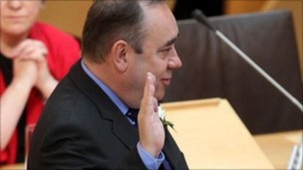 Scotland's 129 MSPs sworn in after SNP win - BBC News