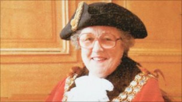 Bolton man recalls life with the town's mayor and mayoress - BBC News