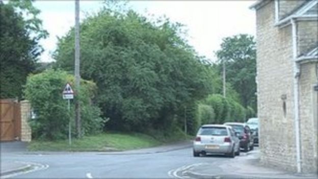 Witney rape inquiry police seek witness who walked past - BBC News