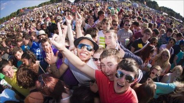 Beach Break Live festival winning over local opposition - BBC News