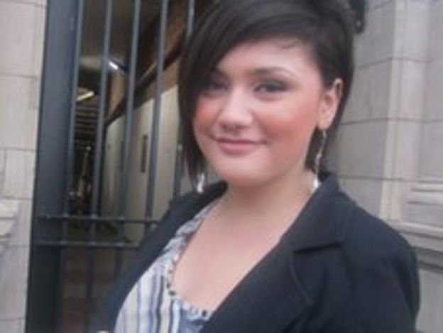 Promoters trial new gig ticket system to combat fraud - BBC News