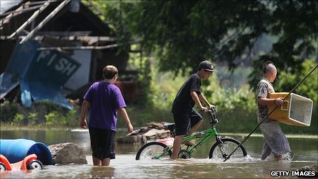 Louisiana flooding: Calm before storm in Butte La Rose - BBC News