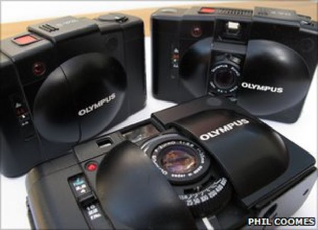 Photographic collectors and users gather at camera fair - BBC News