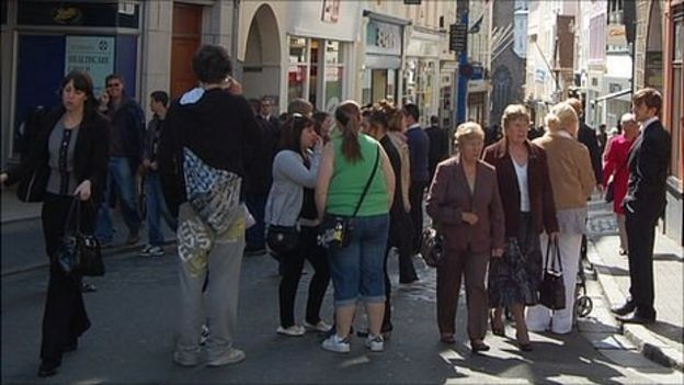 Guernsey population increases by 500 in a year - BBC News