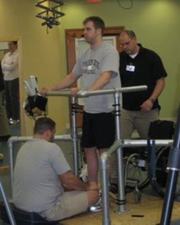 Paralysed man can stand and move his legs again - BBC News