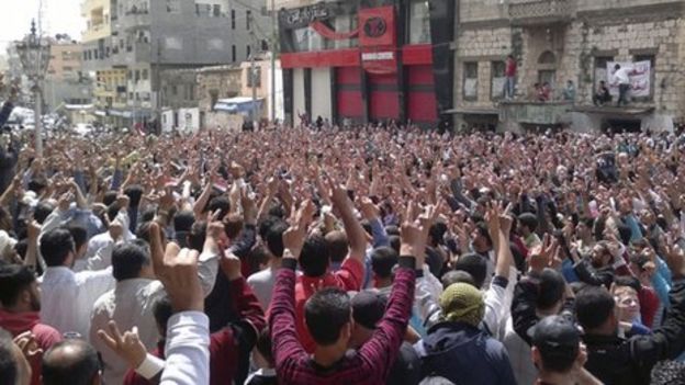 Syria eyewitness: Protesters vow defiance - BBC News