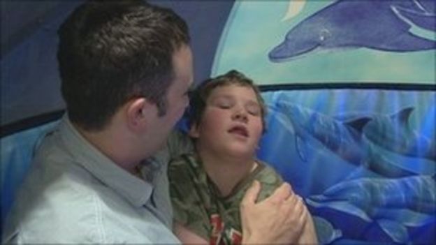 East Yorkshire man invents dolphin therapy device - BBC News