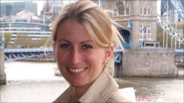 Angela Hoyt murder: Hunt for ex-boyfriend Martin Collett - BBC News