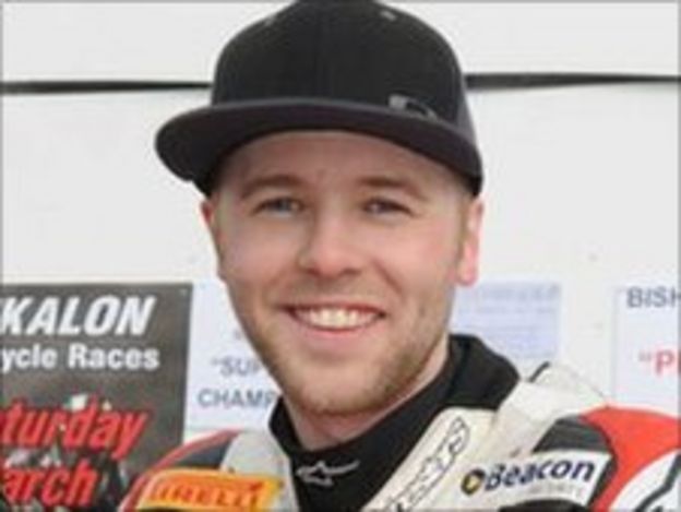Michael Laverty makes podium at Knockhill - BBC Sport
