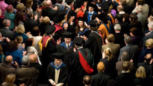 Cornwall College sets £6,000 tuition fees - BBC News