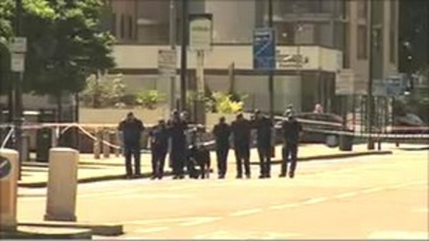 Man murdered in Stockwell motorbike shooting - BBC News