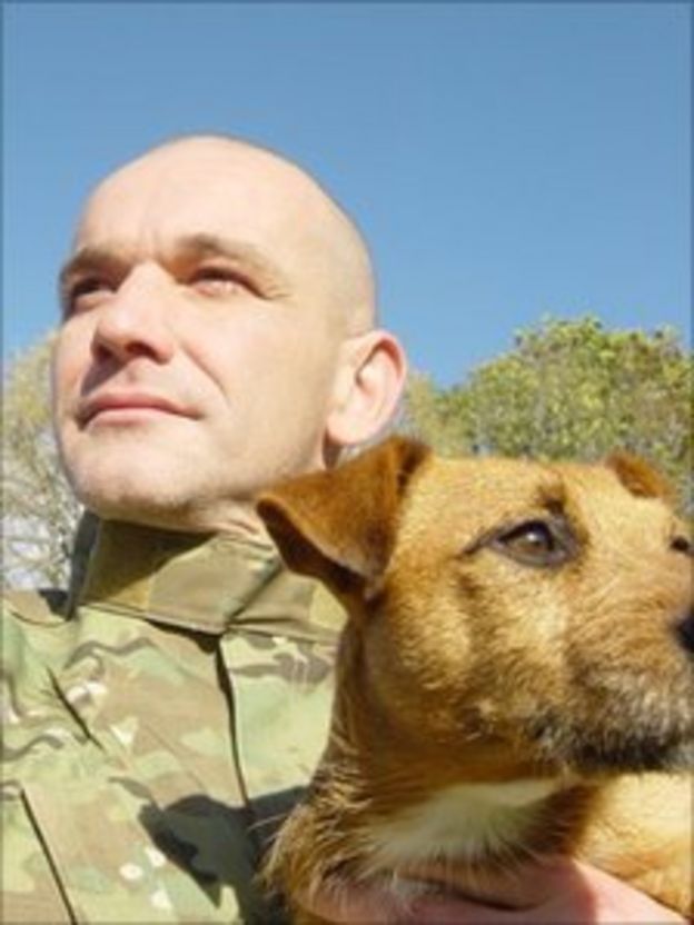 Welsh Artist of Year: Fleece painter Paul Emmanuel - BBC News