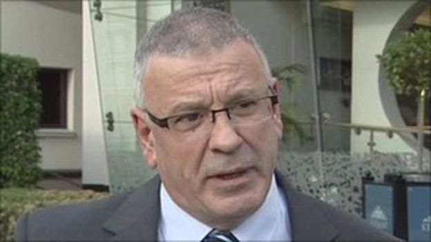 PUP leader Brian Ervine to stand down - BBC News