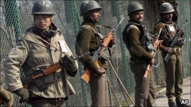 Two 'militants' killed in Kashmir clash - BBC News