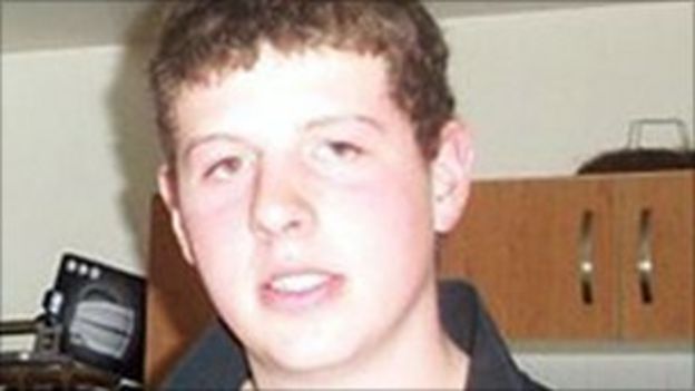 Tribute paid to Moray crash teenager Michael Fraser - BBC News