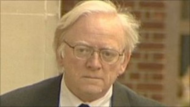 Receptionist warning over abuse doctor Antony Collis - BBC News