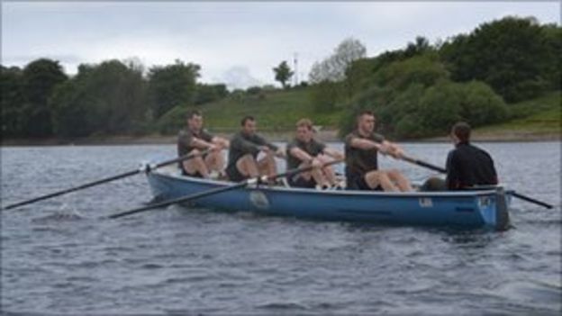 Somerset 40 Commando marines in Thames rowing challenge - BBC News