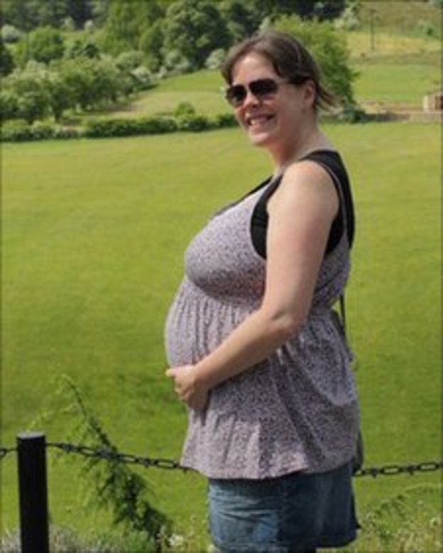 South West Trains chaos: Delayed passengers break out - BBC News