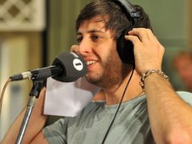 Rapper Example wants to headline Wembley Stadium gig - BBC News