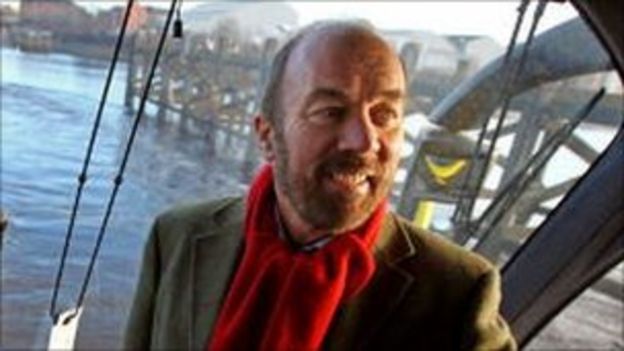 Birthday Honours: Mervyn King and Brian Souter knighted - BBC News