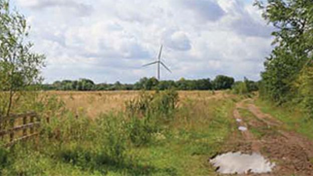 Huge Wanlip wind turbine plan gets approval - BBC News