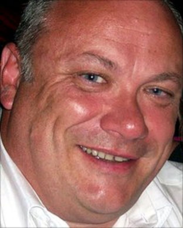 Tribute paid to M90 crash victim Ian Pace - BBC News