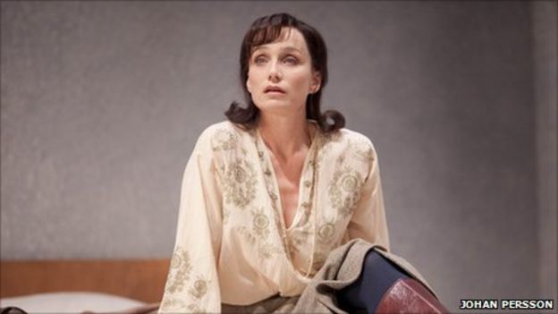 Harold Pinter's Betrayal gains faith of critics - BBC News