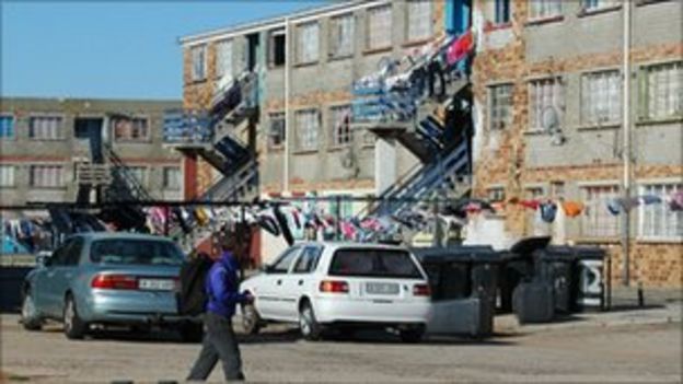 Are vigilantes the answer to Cape Town gang threat? - BBC News