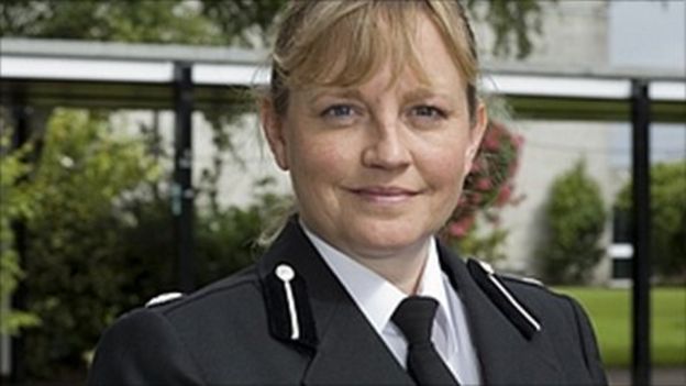 Dorset Police's Chief Constable Debbie Simpson to retire - BBC News