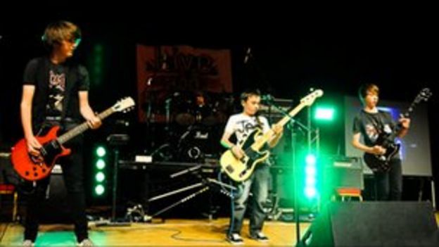 Live and Unsigned: Devon band Ten Zero One in final - BBC News