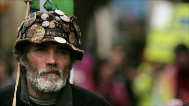 Brian Haw memorial: Sir Mark Rylance leads campaign - BBC News