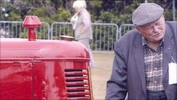 John Lomas car death: Man pleads guilty - BBC News