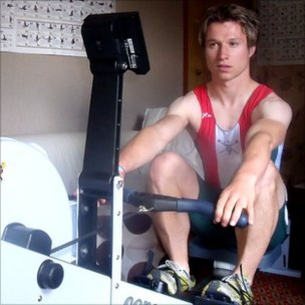Lincoln man's bid to set a new world record for rowing - BBC News
