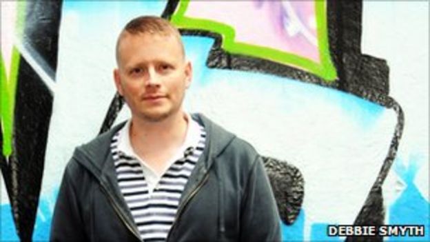 Carnegie winner Patrick Ness attacks library cuts - BBC News