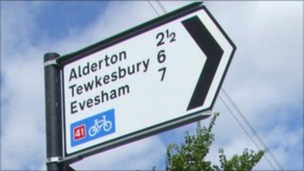 Worcestershire section of National Cycle Network opens - BBC News