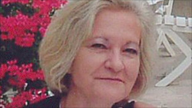 'My mum killed my dad with a hammer but I want her freed' - BBC News