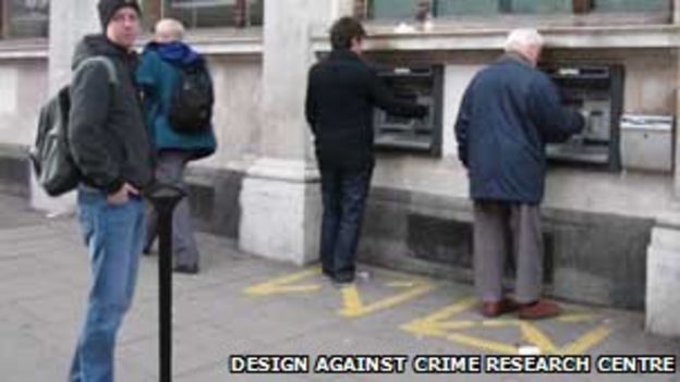 Cash-machine fraud: foiling the tricksters - BBC News