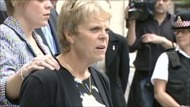 Kenneth Clarke backs judge over Milly Dowler murder trial - BBC News