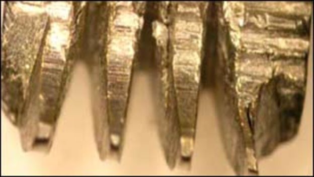 Surgical tools used in NHS operations 'substandard' - BBC News