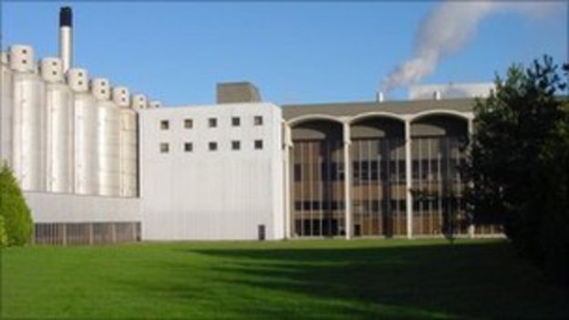 Tesco depot on Courage Brewery site approved by Reading council - BBC News