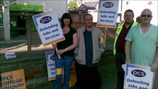 Gloucestershire strike: schools and civil servants walk-out - BBC News