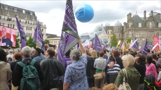 Birmingham strike rally: Hundreds protest - BBC News