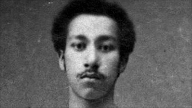 Rotherham blue plaque for first black footballer - BBC News