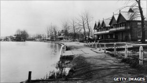 Caversham holds festival for Reading centenary - BBC News