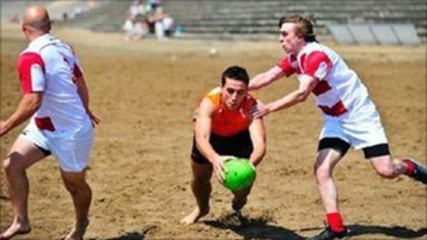 Hundreds take part in Beach Rugby Wales at Swansea - BBC News