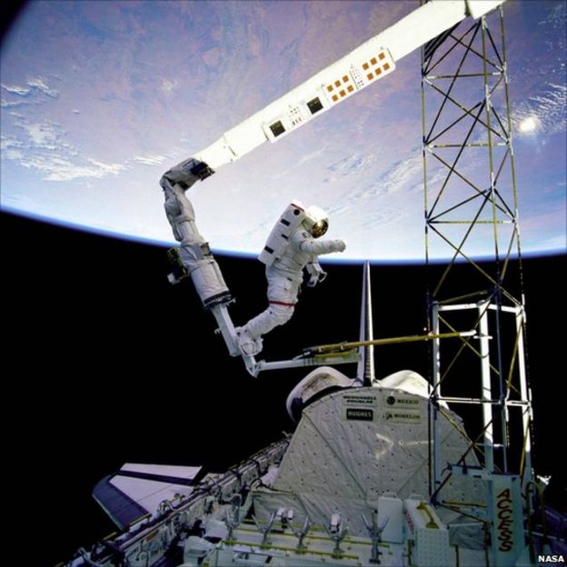In pictures: The space shuttle - BBC News