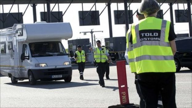 EU presses Denmark over new border controls - BBC News