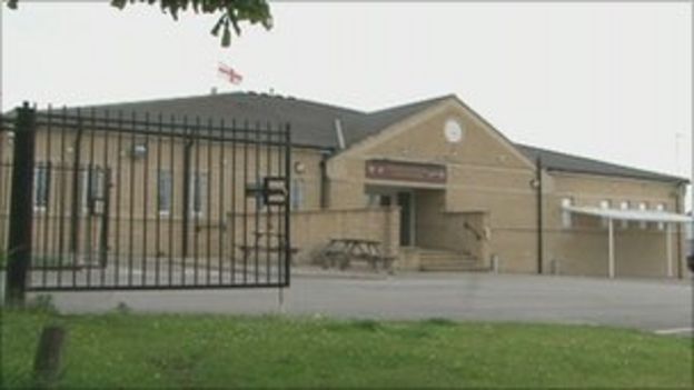 Victims of Bradford riot fire 'feel no bitterness' - BBC News