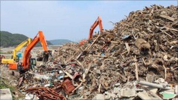 Rebuilding Japan's 'ghost towns' - BBC News