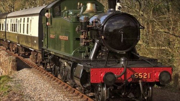 Atlantic Coast Express steam train marks anniversary - BBC News
